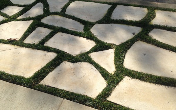 Flagstone Colonial Cream Paving Stone - Bourget Bros